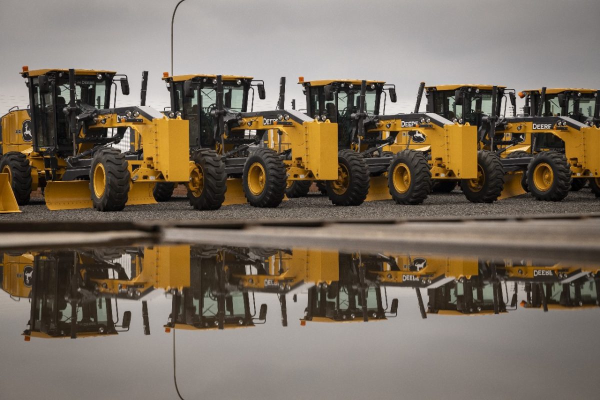John Deere G-Series Motor Grader: Options Galore!