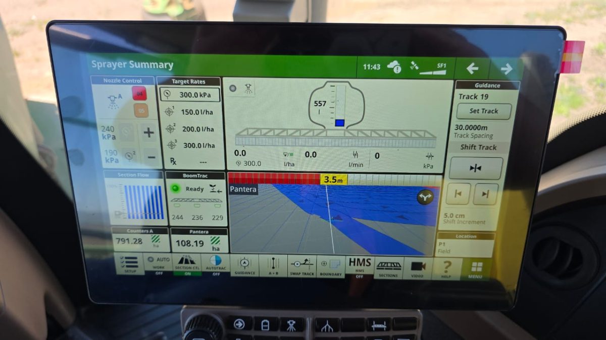 John Deere M4030 Sprayer: Precision Meets Performance