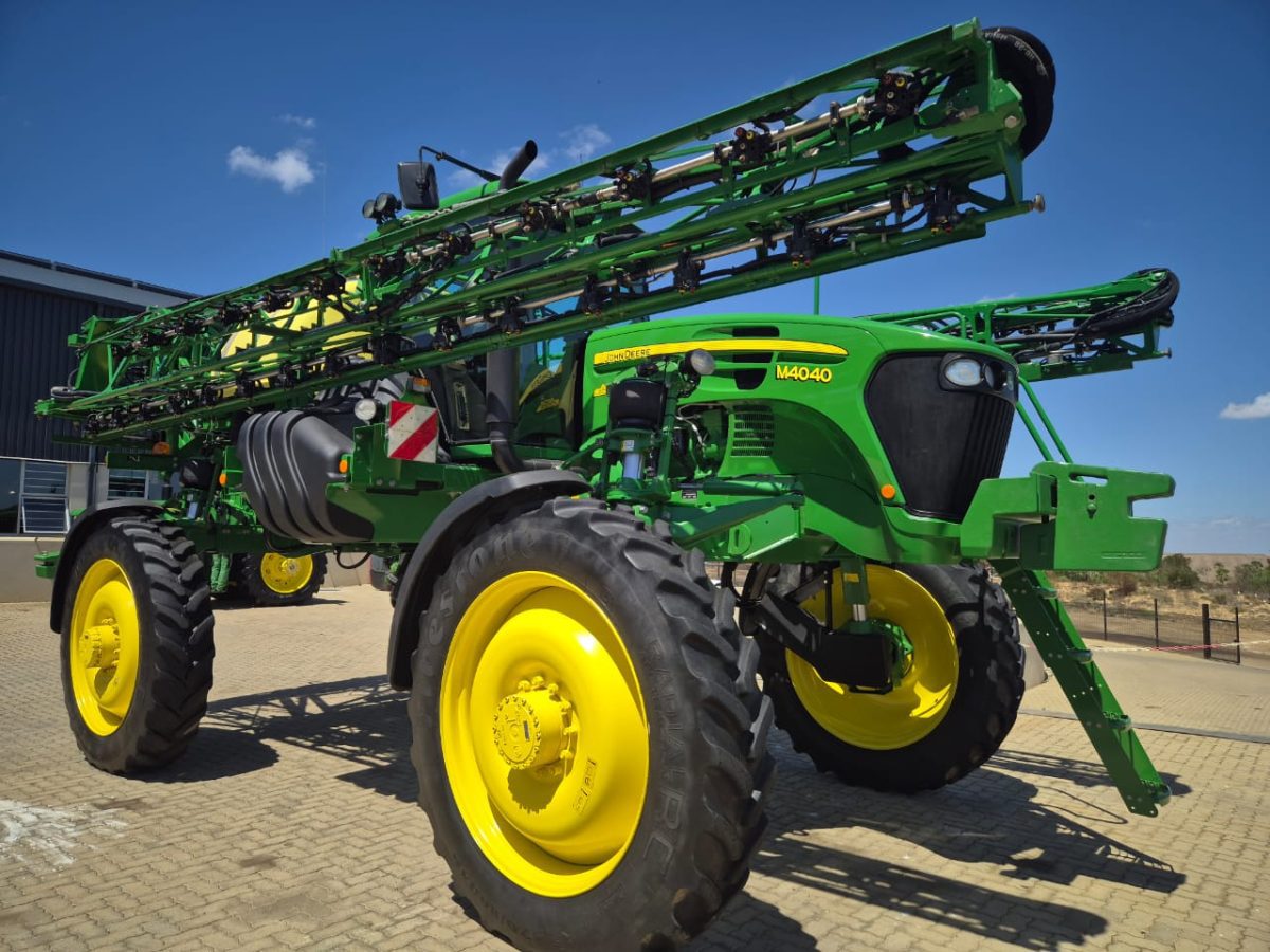 John Deere - M4040 Self-Propelled Sprayer - For Sale at AFGRI Equipment ...